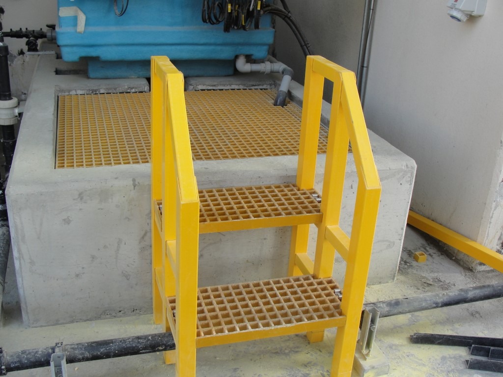 GRP STEP LADDER - FIBERGLASS/GRP MANUFACTURER UAE | EISSA FIBER GLASS